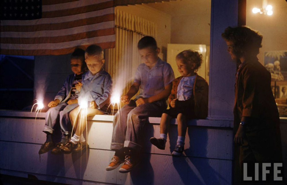 Wonderful Vintage Photographs Capture Independence Day Scenes in 1954 ...