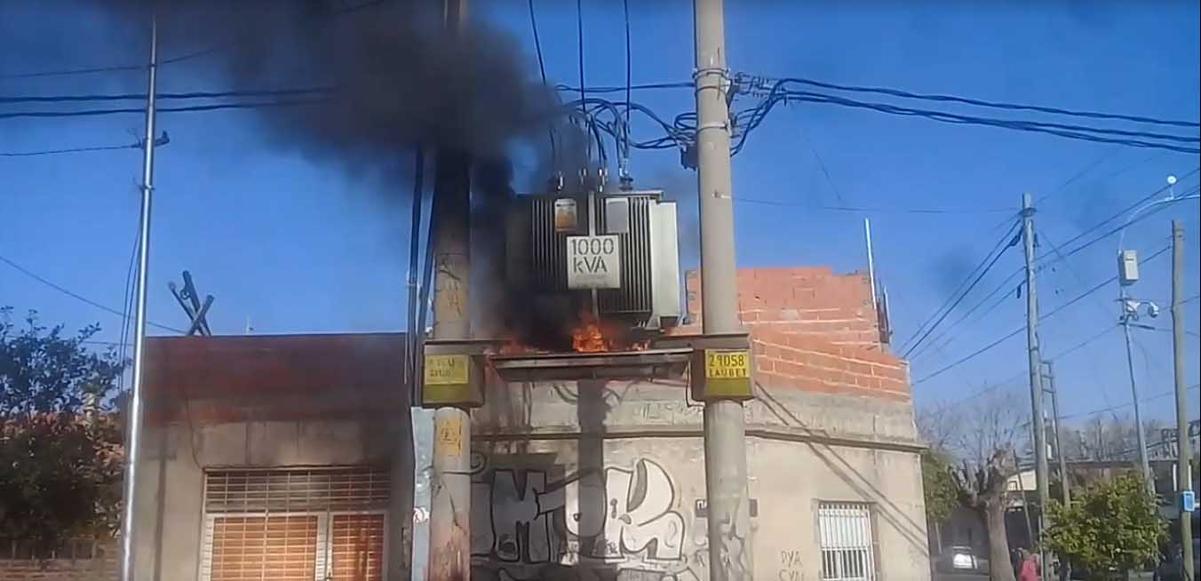 La Defensa: Explotó transformador