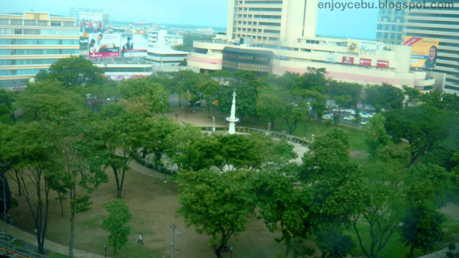 Enjoy Cebu: Fuente Osmeña Circle