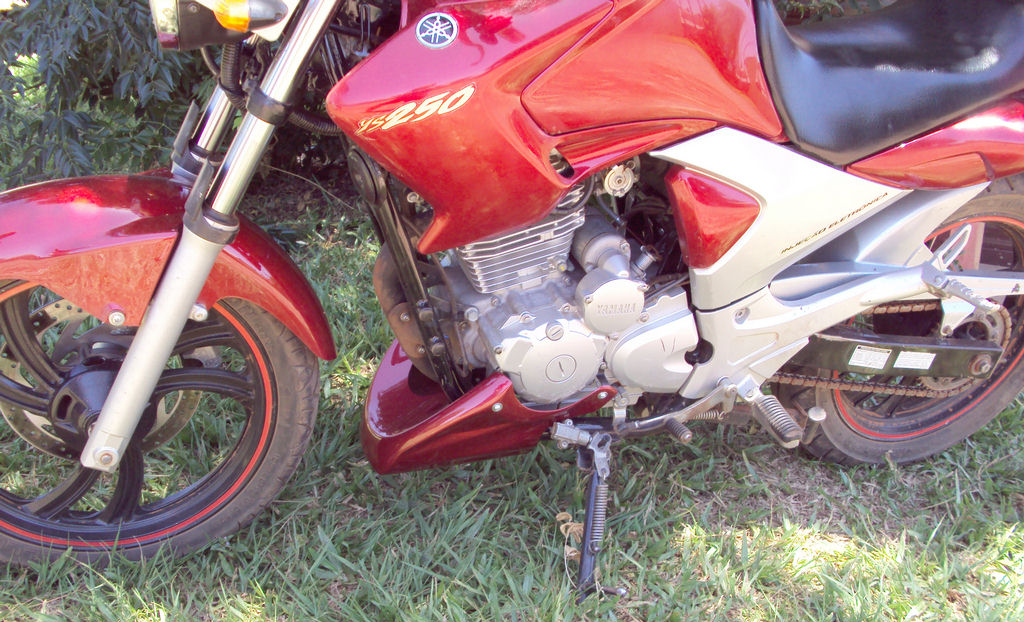 PIRE CUSTOM SPORT: YAMAHA FAZER 250