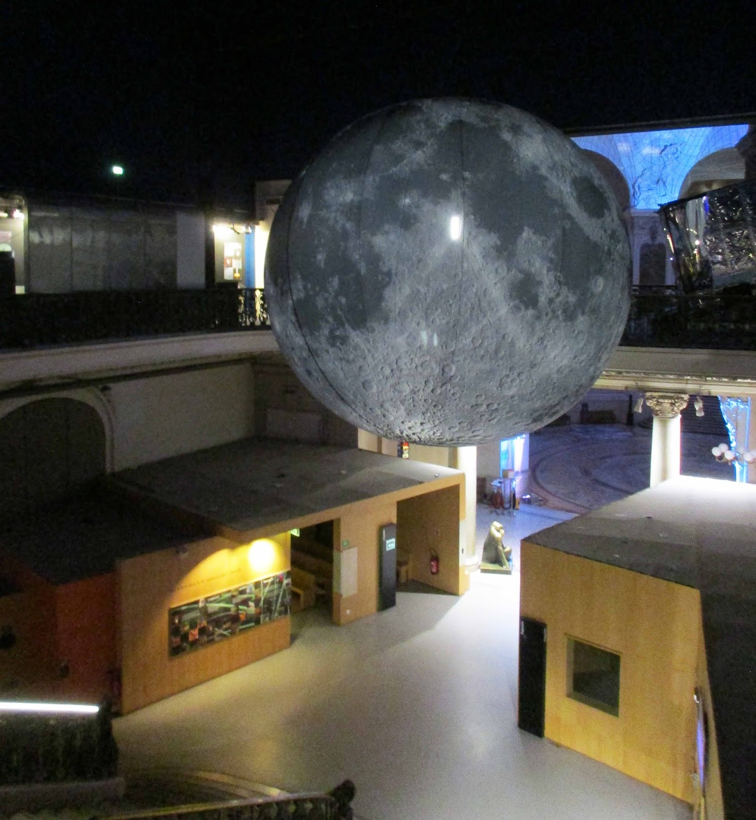 SPACE RELICS: Goodwill Moon Rocks d'Apollo 11 en France - Palais de la ...