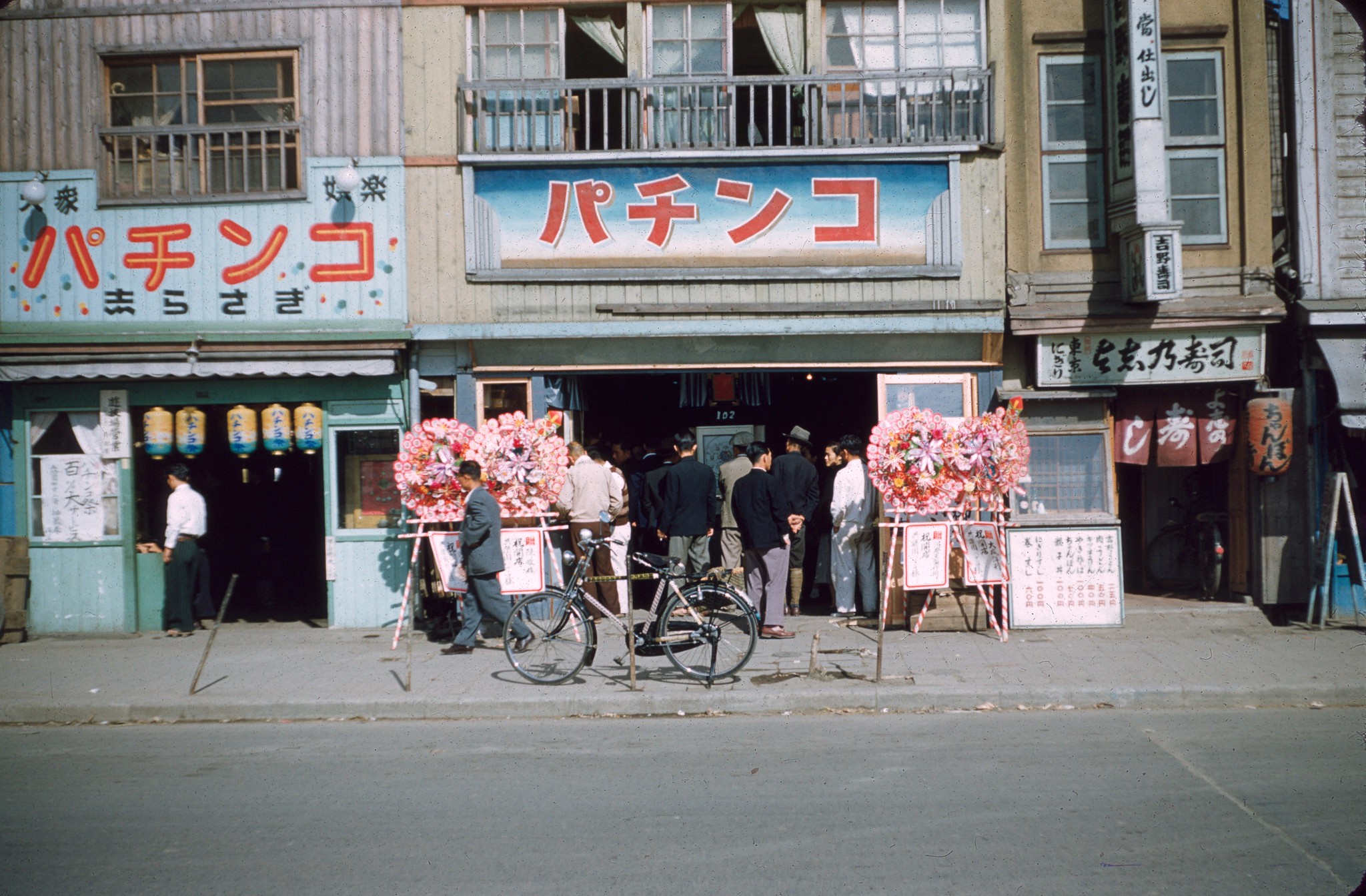 50 Amazing Color Photographs That Capture Everyday Life in Japan From ...