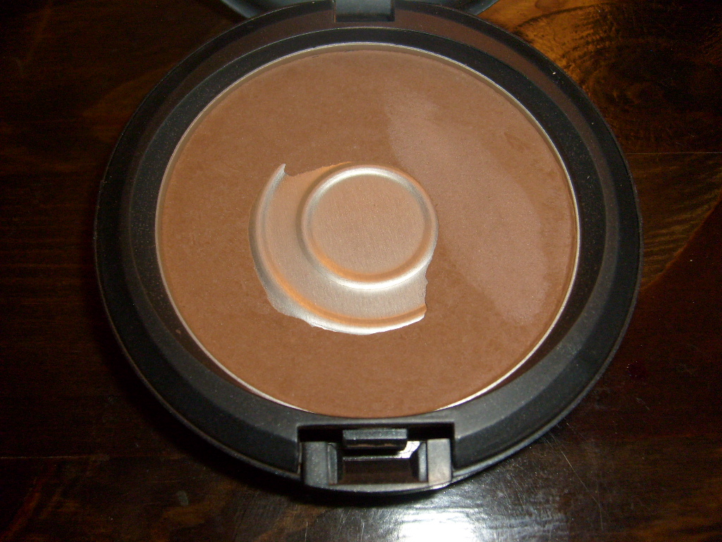 Bekk's Beauty Blurbs: MAC Matte Bronze Bronzing Powder