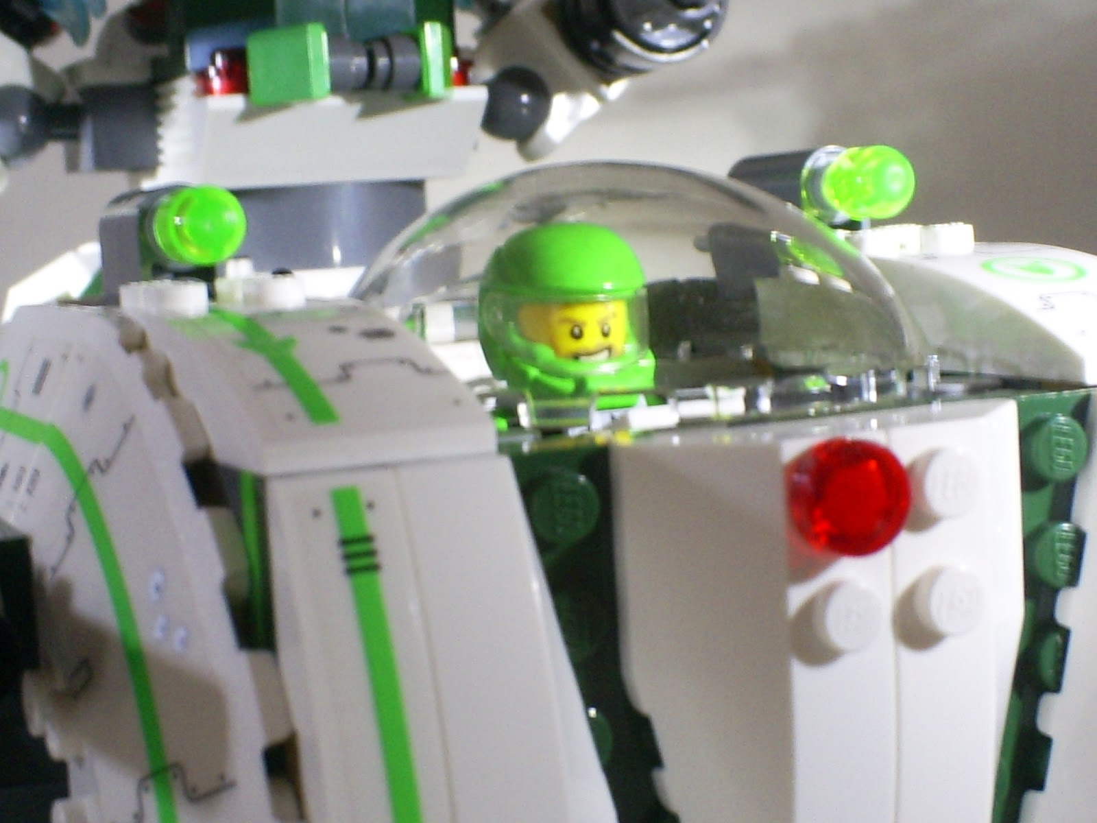 That Figures: REVIEW: Lego Galaxy Squad Vermin Vaporizer