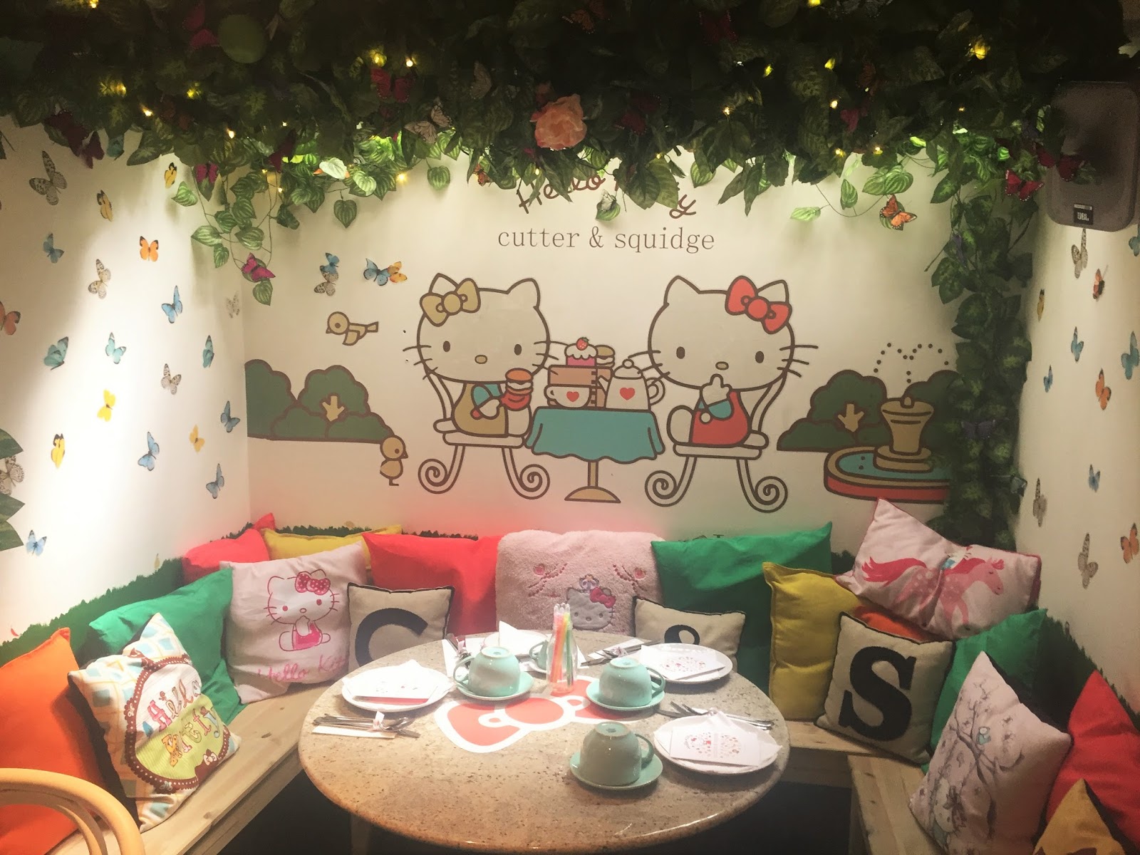 Hello kitty Afternoon tea @ cutter and squidge | Amy Rowley