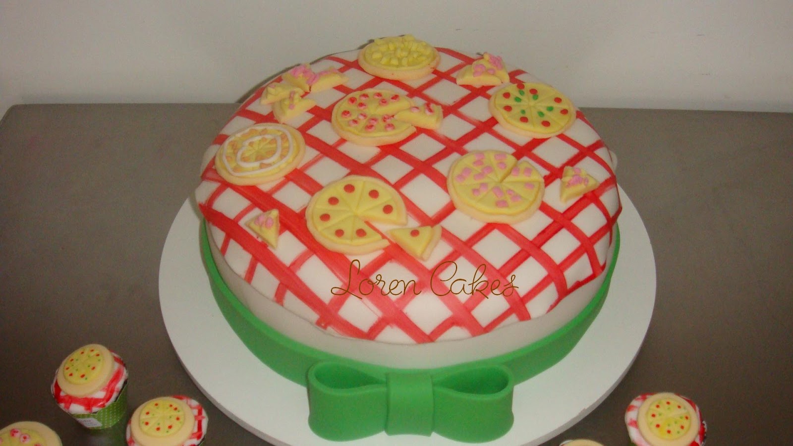 Loren Cakes: Bolo e cupcakes pizza