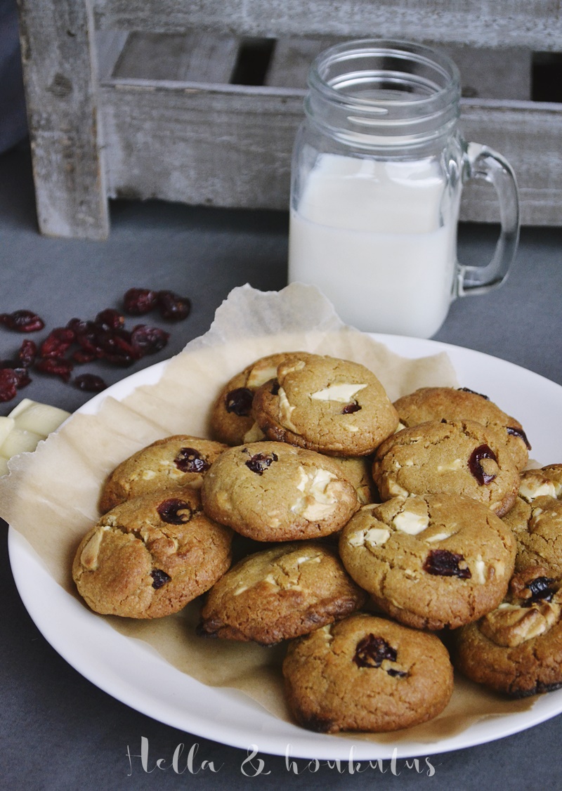Hella & houkutus: Ihan parhaat valkosuklaa-karpalo cookiet