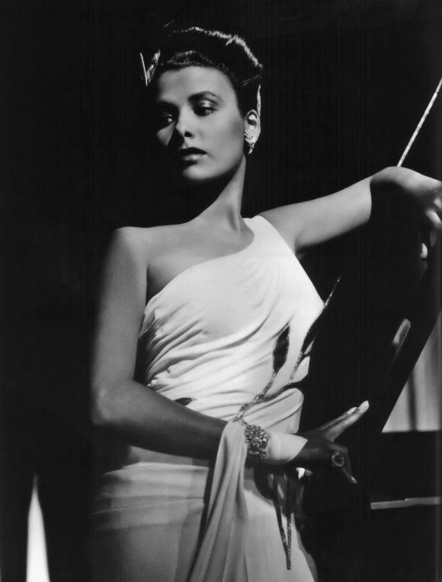 40 Beautiful Photos Of Lena Horne From Between The 1930s And 50s