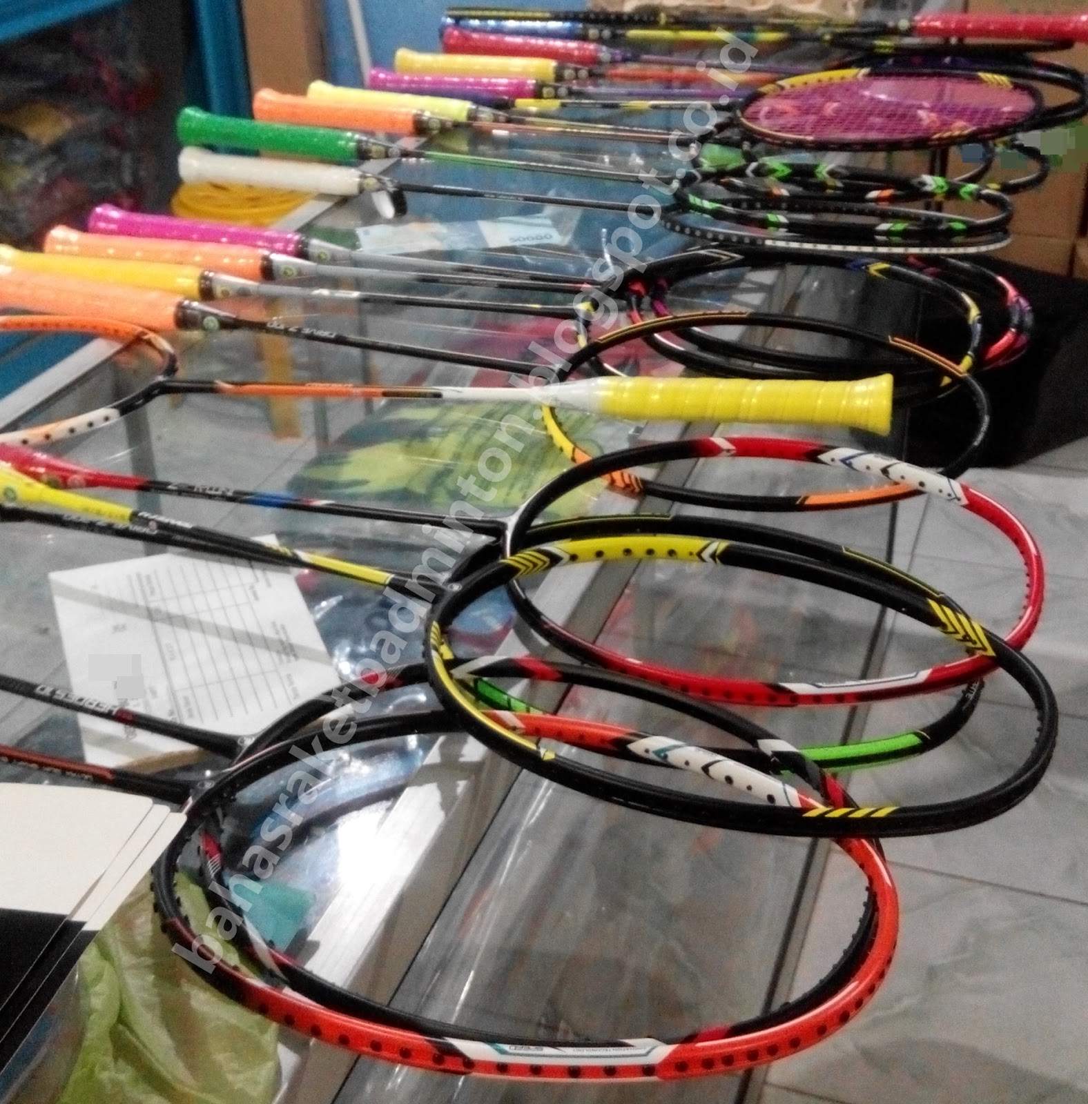 Bahas Raket Badminton: Protech : Bisa Membuat Lupa Proteksi Dompet