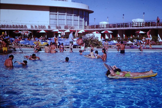 29 Found Photos That Capture American People Enjoying the Sun and Water ...