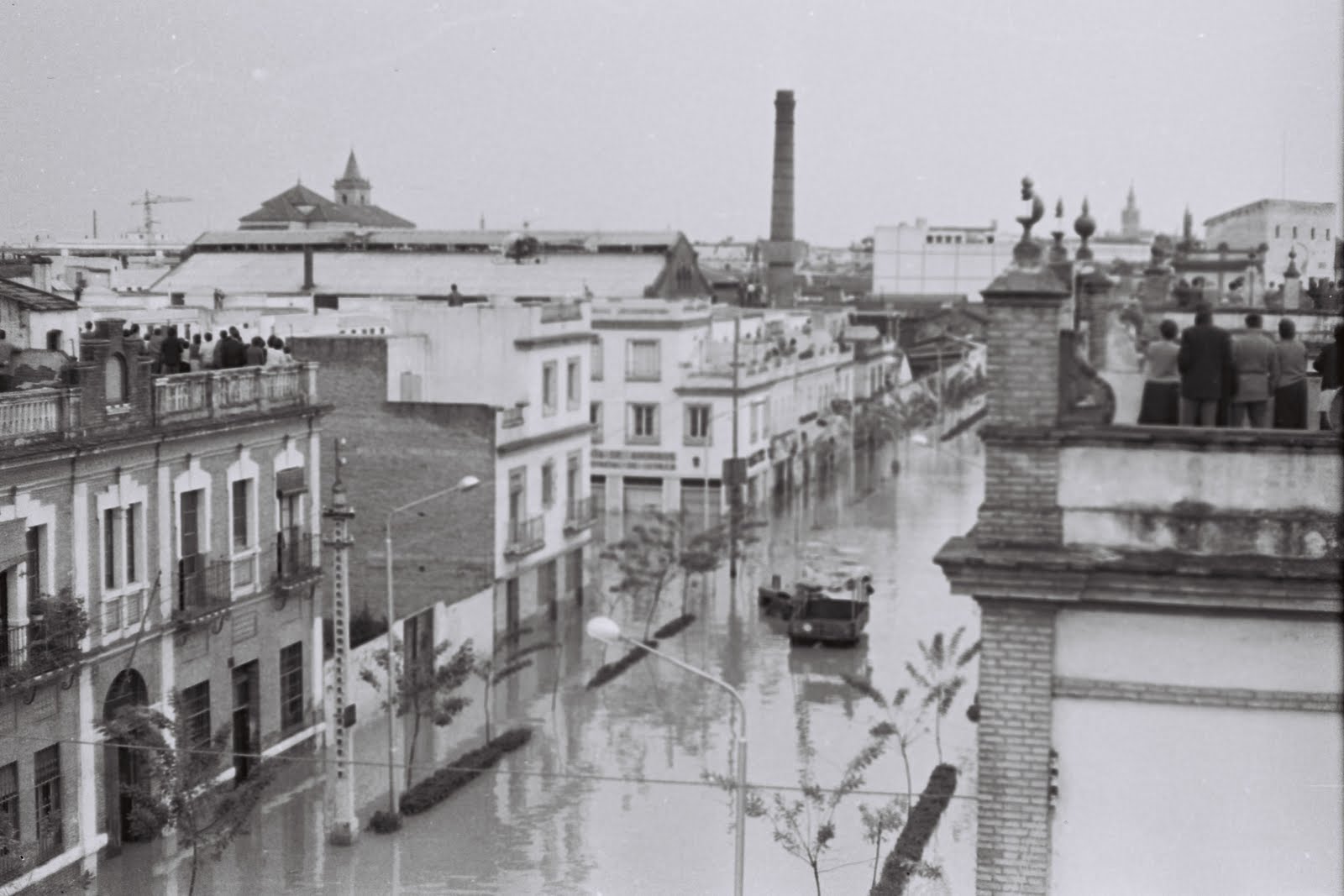 .ALFONSO ORCE: FOTOS INÉDITAS DE EMILIO FALCÓN ,SEVILLA 1961: LA RIADA ...