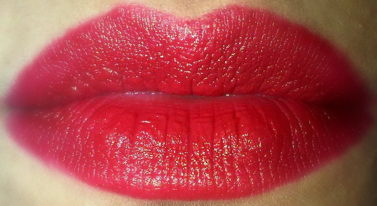 A Touch of Glamour: Snow White Lips- NYX Round lipstick Lip of the Day!