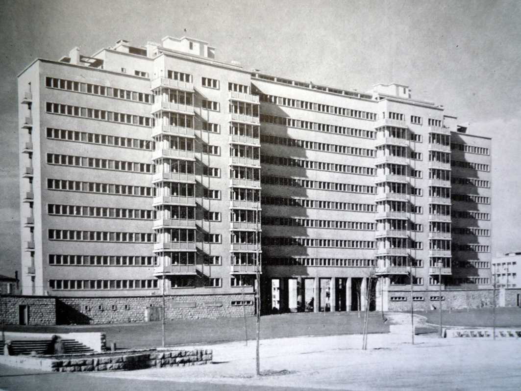 Architectures de Cartes Postales 2: Cru Carlu à Bordeaux