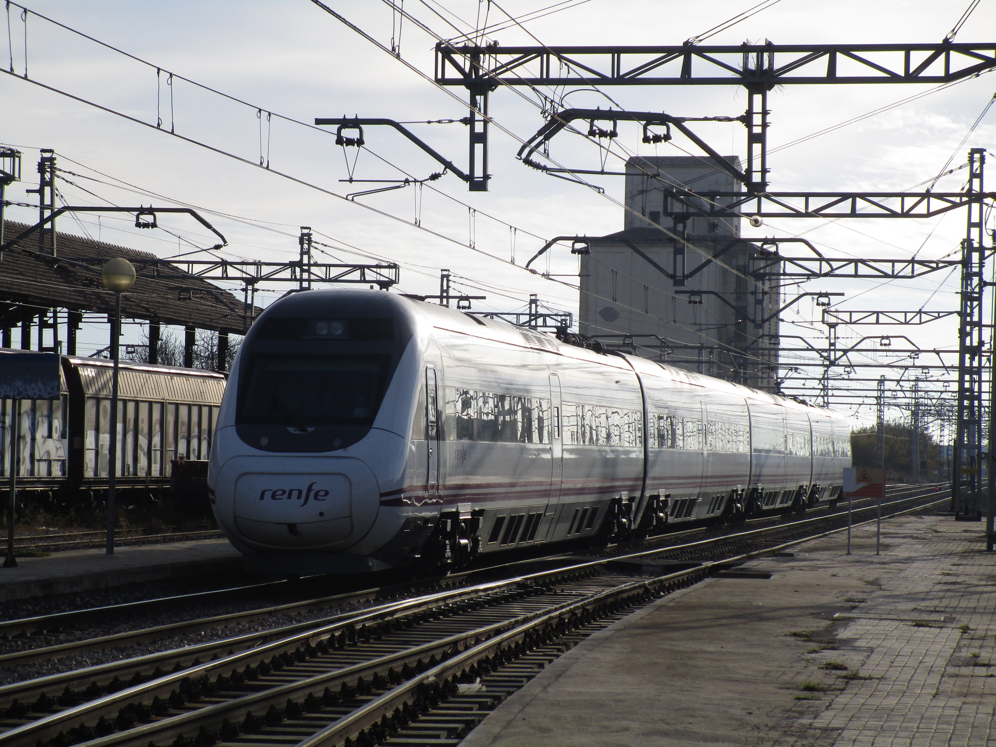 Unos cuantos trenes: FOTOGRAFÍA --- Serie 120