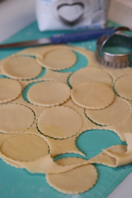 Souped-up Garden: Fruit Jam Hand Pies Using Pastry Scraps
