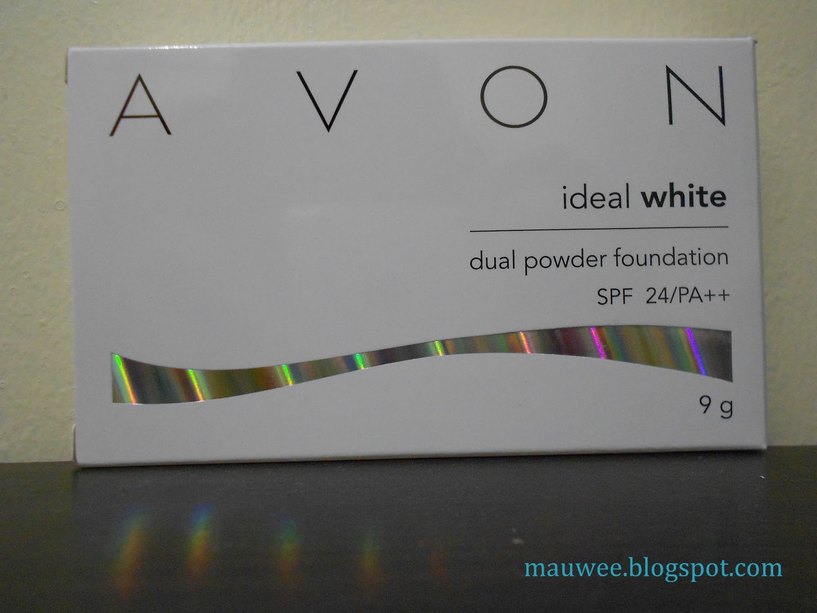 The Curious Cat: AVON Ideal White Dual Powder Foundation