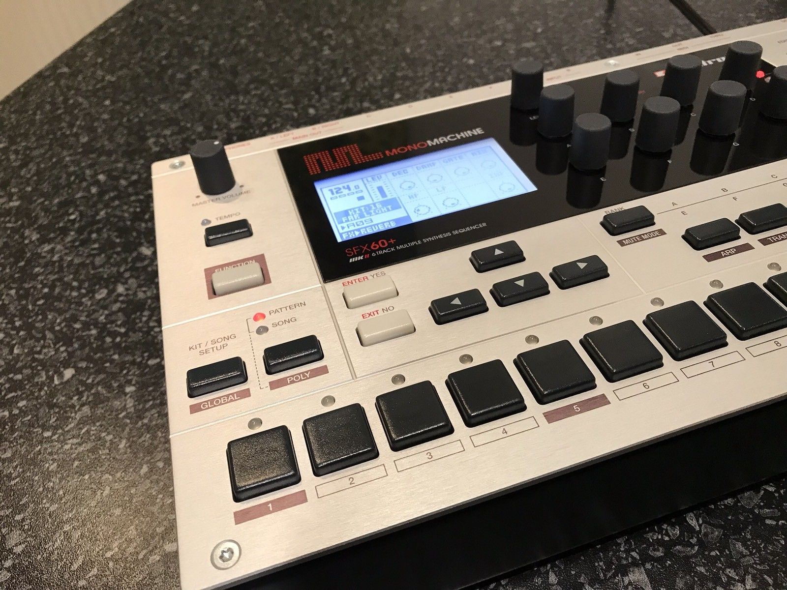 MATRIXSYNTH: Elektron Monomachine BASS / SYNTH DRUM MACHINE