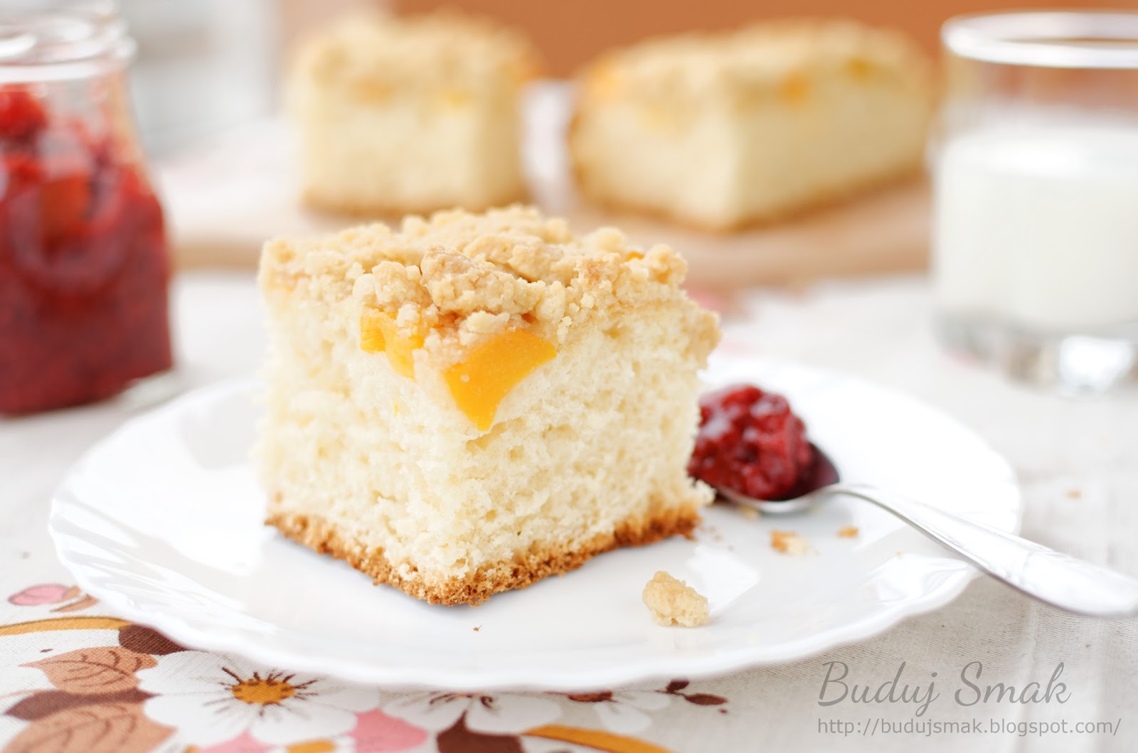 Buduj Smak: Ciasto drożdżowe z brzoskwiniami pod kruszonką