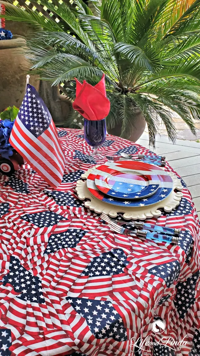 Patriotic Table for Two | Life and Linda