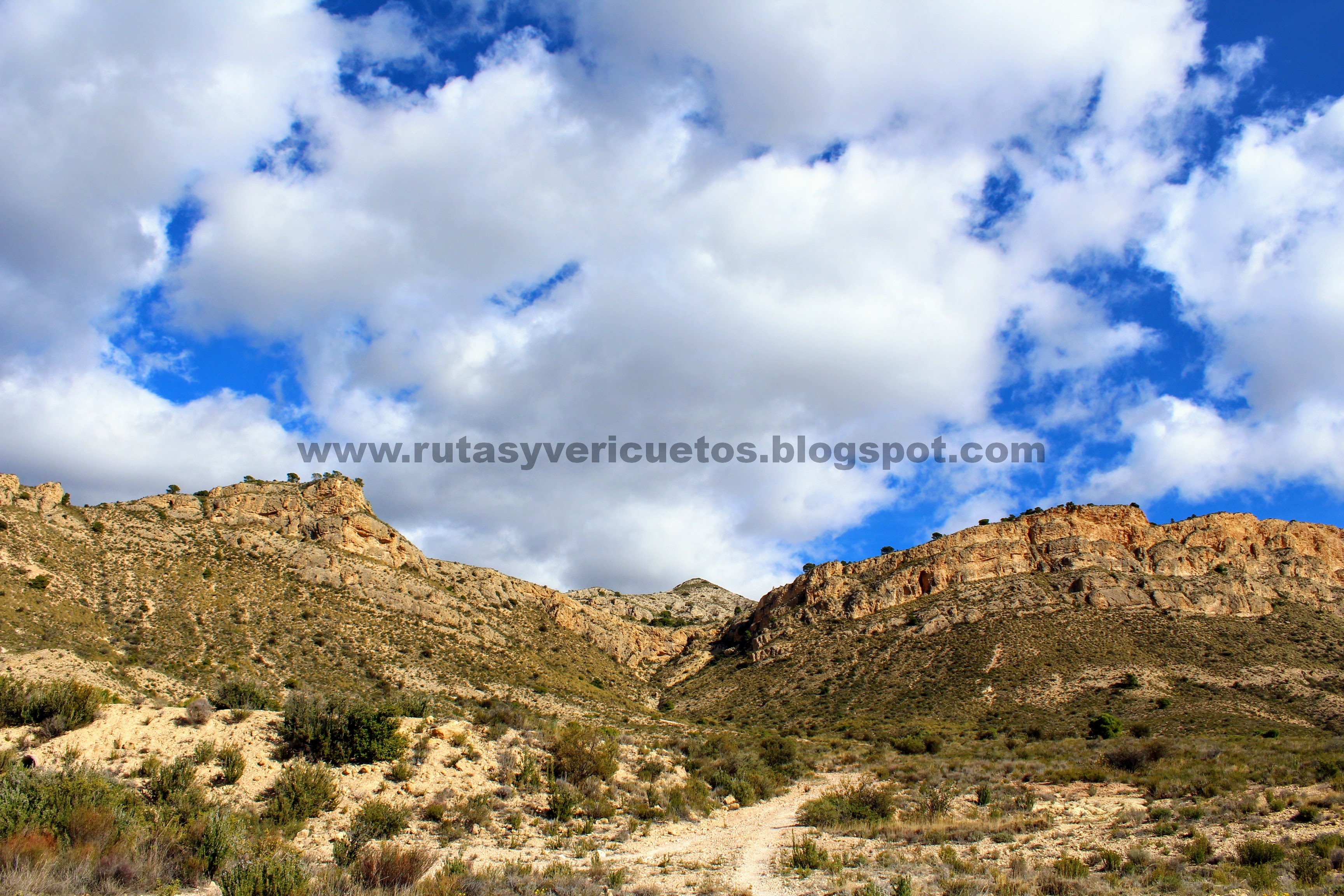 RUTAS Y VERICUETOS: ITINERARIO POR LES PENYES ROGES