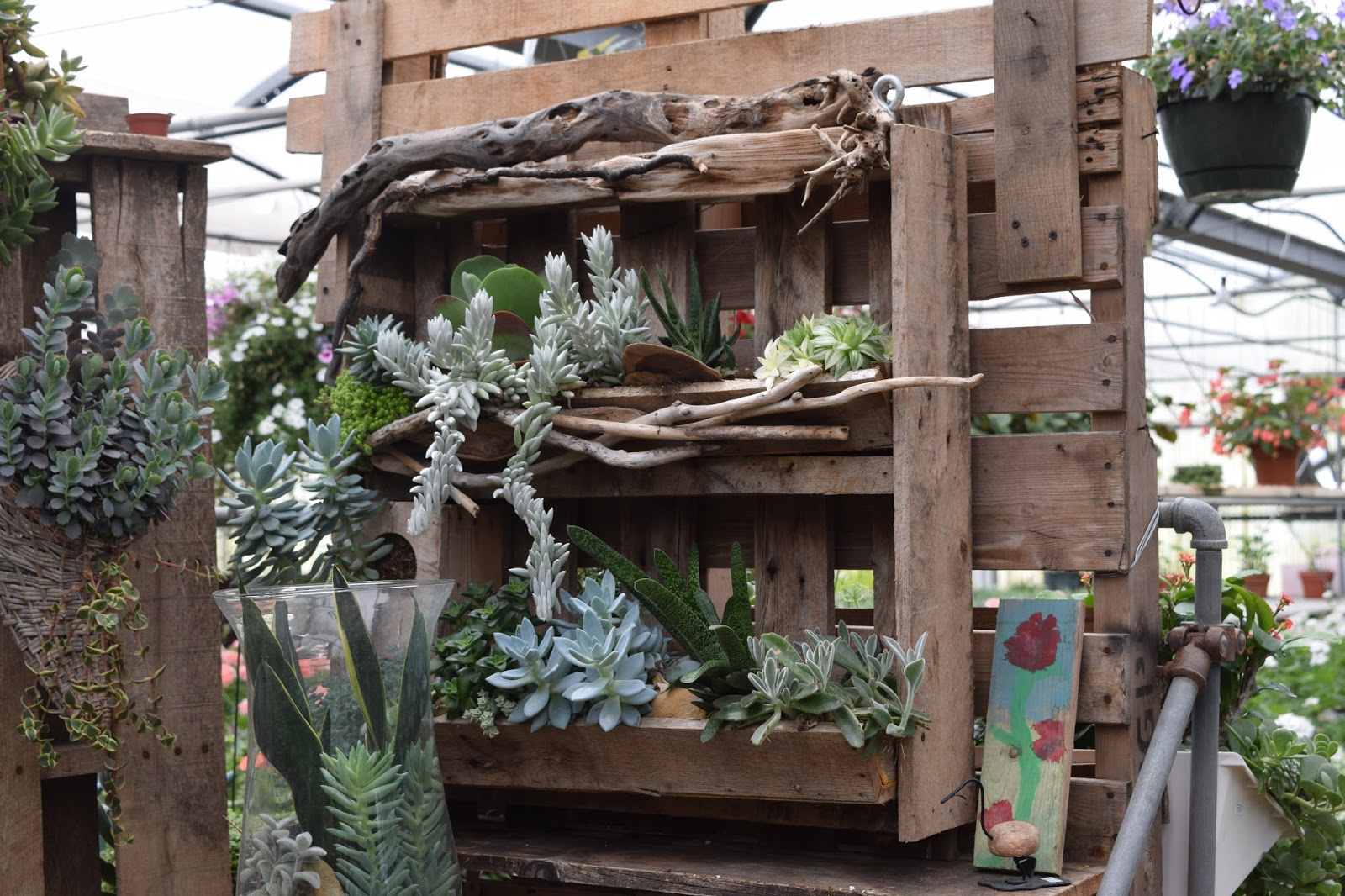 PalletPalooza™: VanderSalm's Pallet Flower Stand