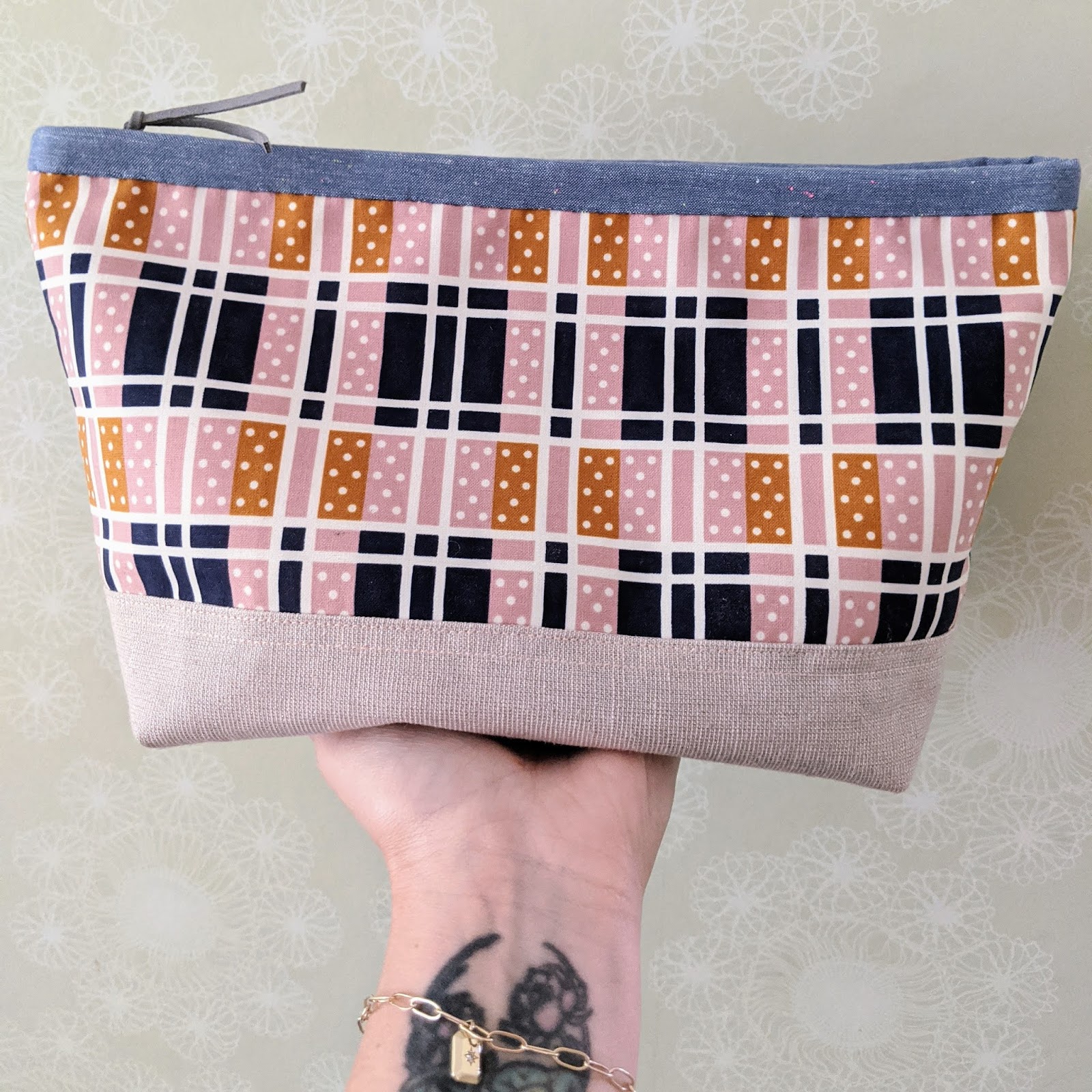 Lola pouch ~ collaboration / CHARM ABOUT YOU