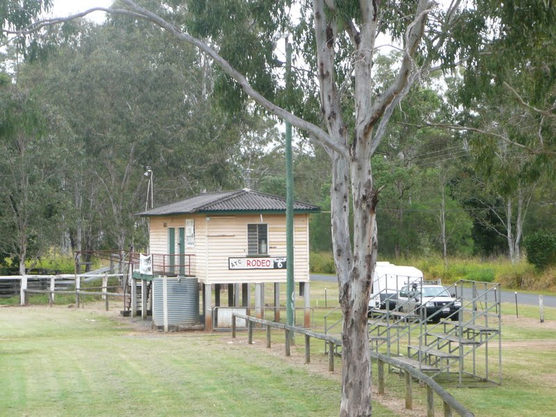 The Clarke's Aussie Adventure: 8 June 2011 - Apple Tree Creek Rest Area ...