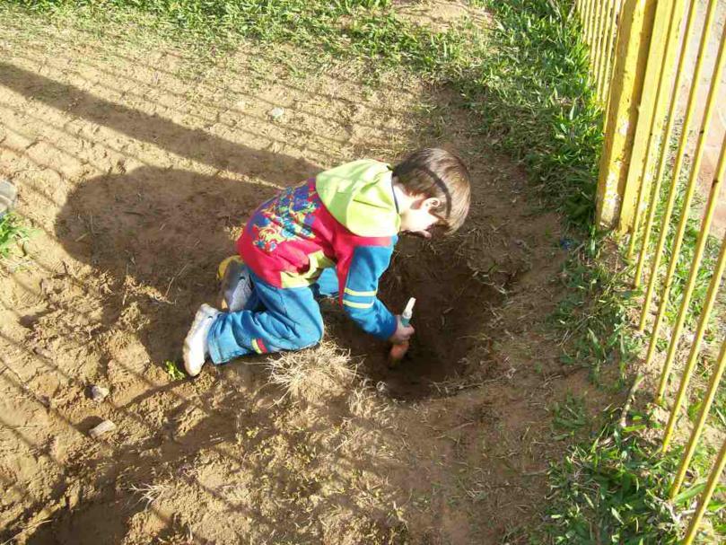 Carlos Espírita: CAVANDO UM BURACO