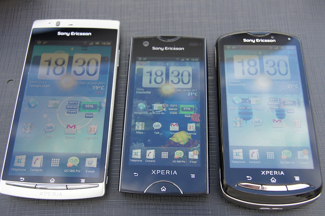 Sony Ericsson: Hands-on pics of the Xperia ray in all four colours