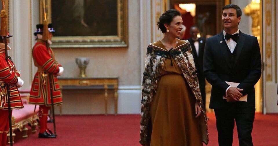 THE ROAD TAKEN : Kahu huruhuru: Feathered Māori Cloak Bestowed on ...