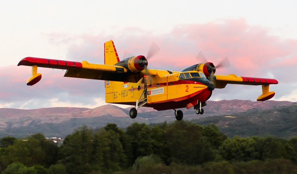 AVIÕES MILITARES: Viking (Bombardier/Canadair) (CL-515)/CL- 415/CL-215T ...