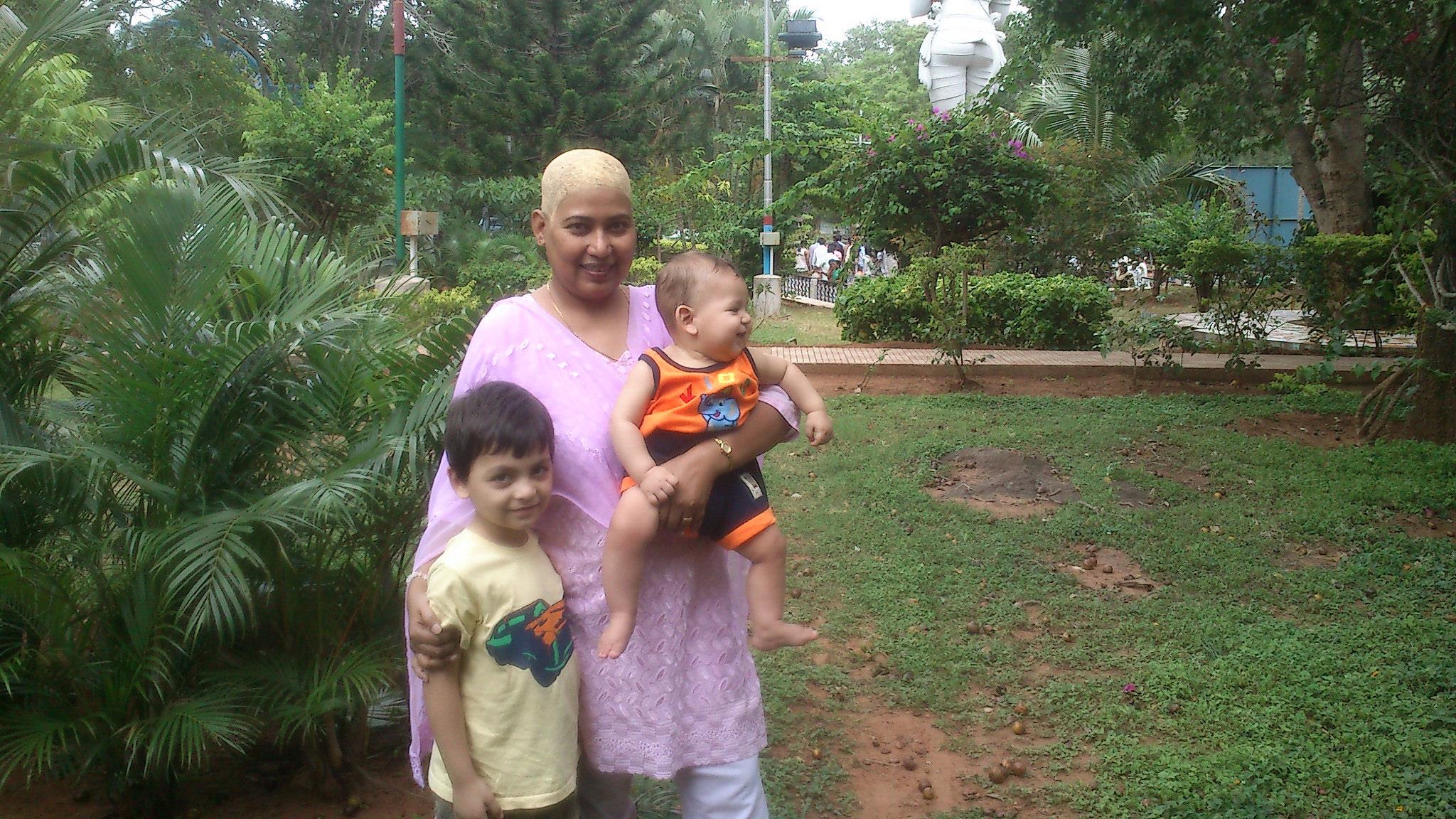 Chubby women get's her vow with her cute baby - Village Barber Stories