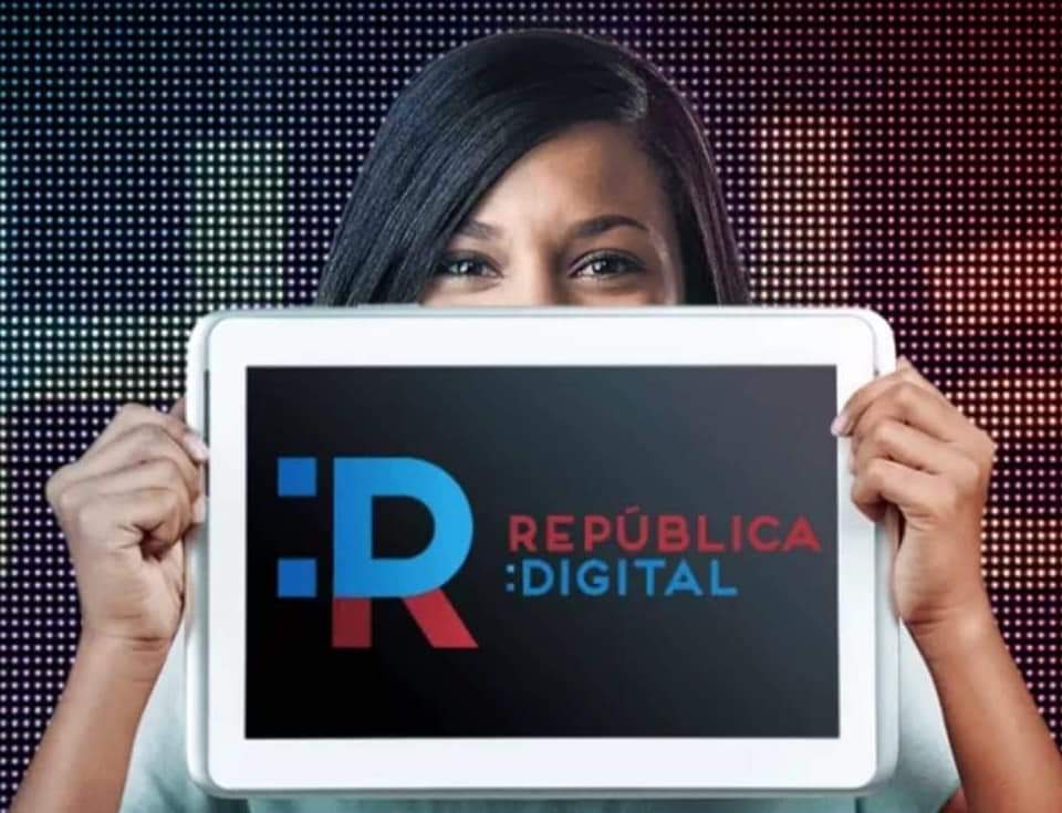 Educación con las TICs: Entrega Oficial de República Digital