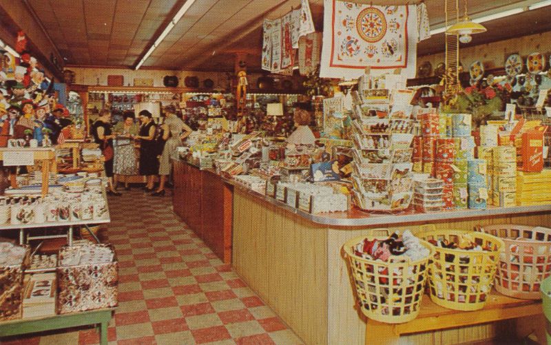 35 Cool Pics Show the Interior of American Stores in the 1950s and '60s ...