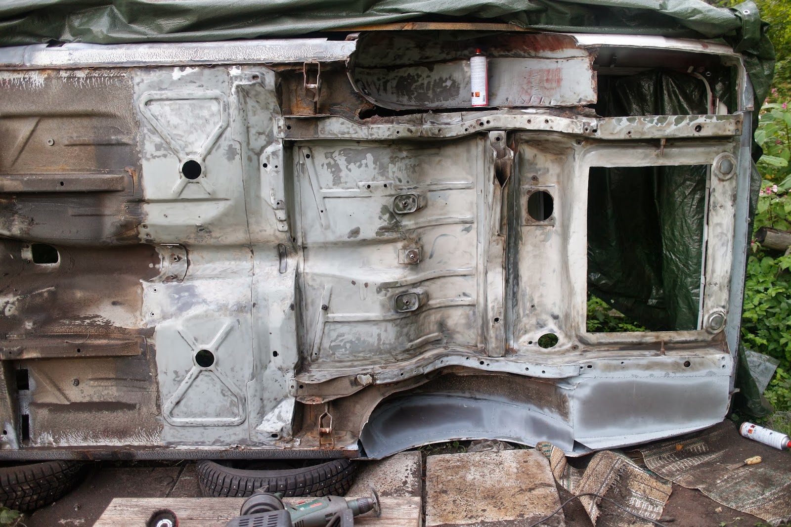 Volvo 240 24v: POHJA / UNDERBODY