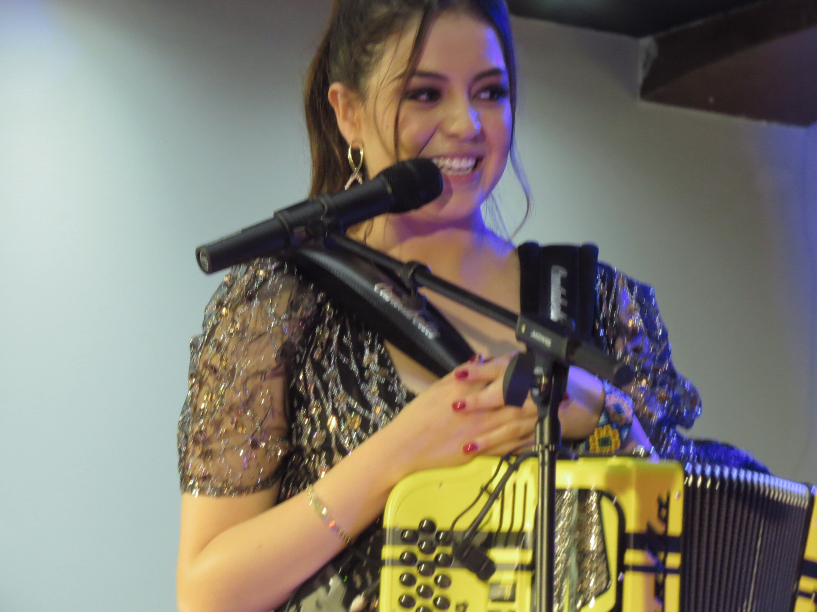 somos el espectador: JANETH VALENZUELA ESTALLIDO DE EXITO CON ACORDEON