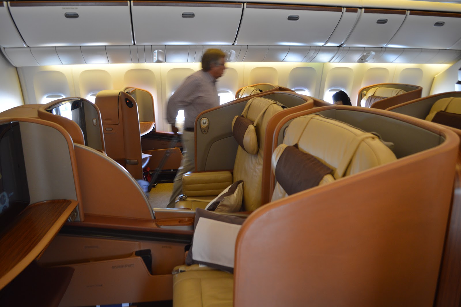 Singapore Airlines First Class on the Boeing 777-300 : SQ238 Melbourne ...