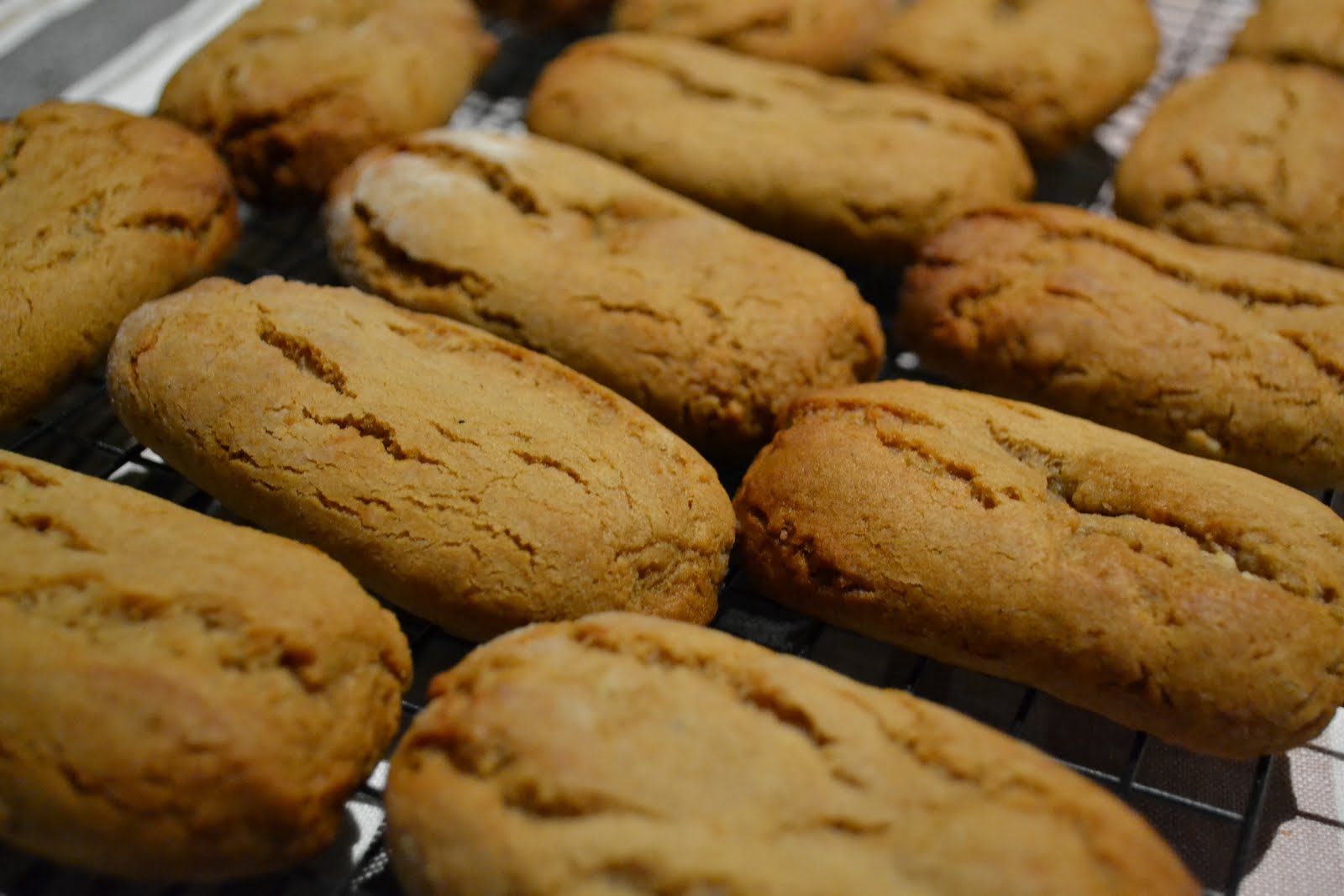 the kitchen minx: Honey jumbles