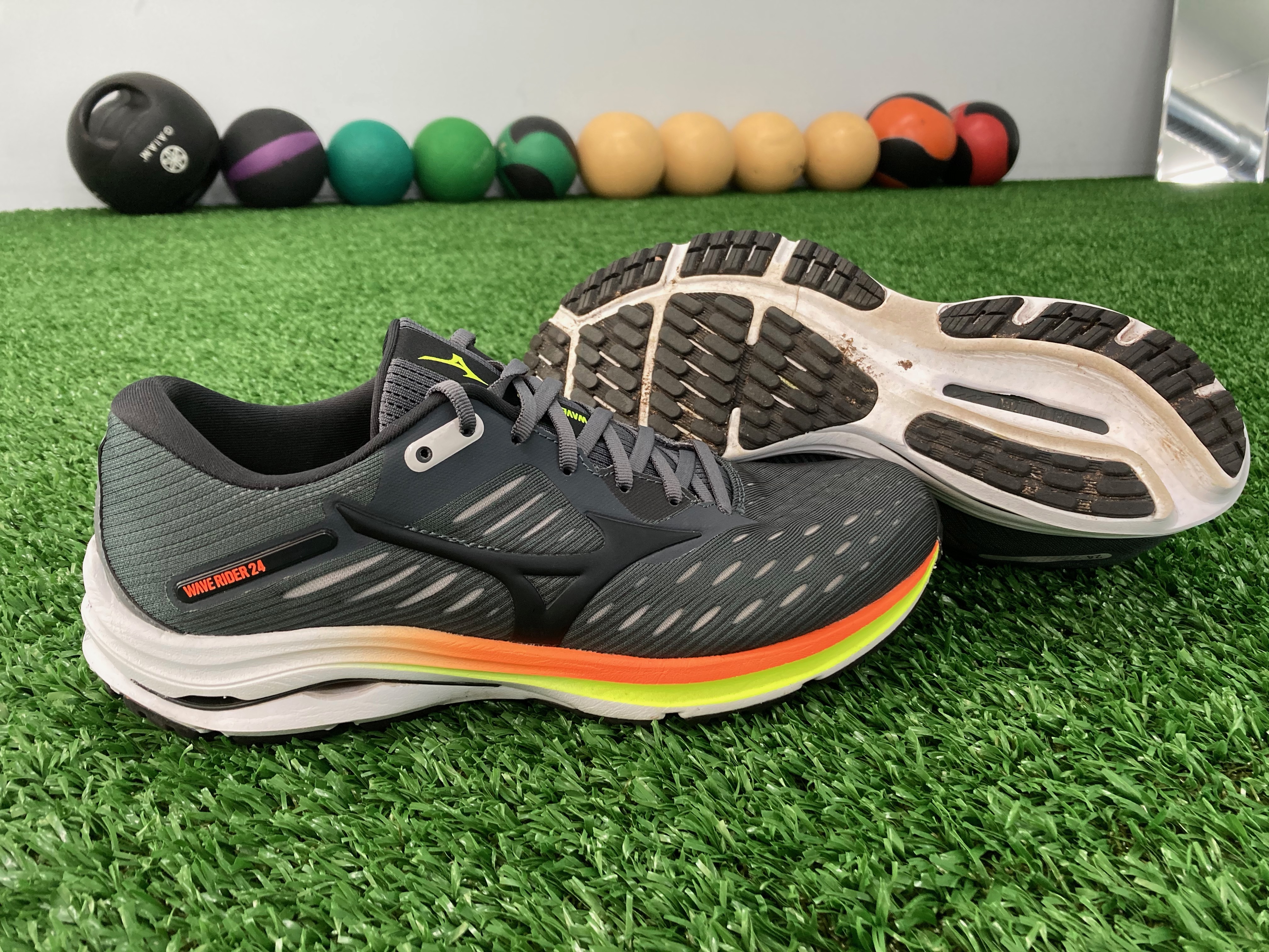 Mizuno Wave Rider 24 Mesh Multiple Tester Review - DOCTORS OF RUNNING