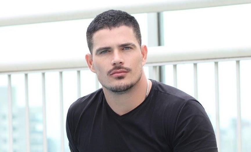 JP Gadêlha impressiona com volume marcado na sunga - Volume na Cueca