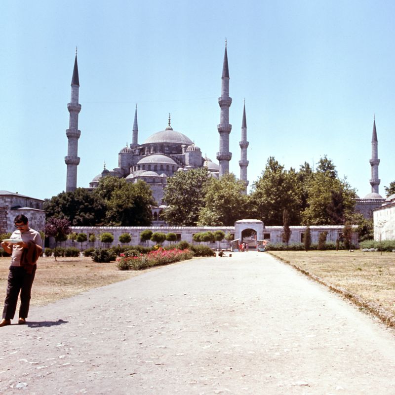 45 Color Pics Capture Street Scenes of Istanbul in the Early 1970s ...