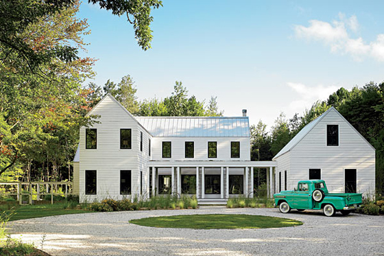 Little Farmstead: The Charm of a Farmhouse Roof...