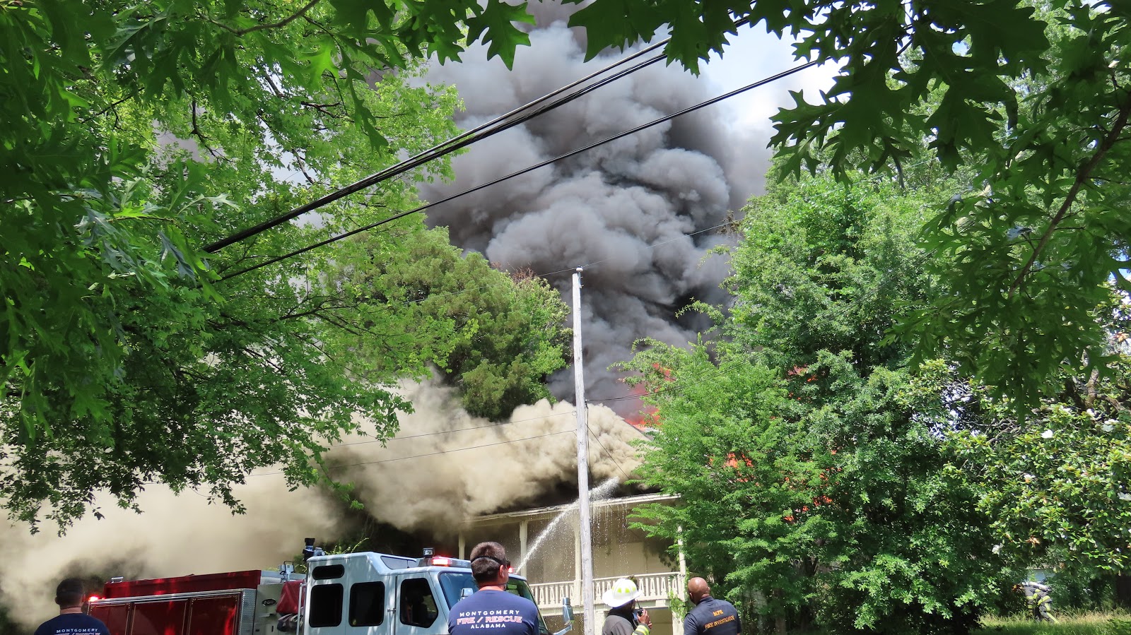 TIMLENNOX.COM: Smokey House Fire in Montgomery