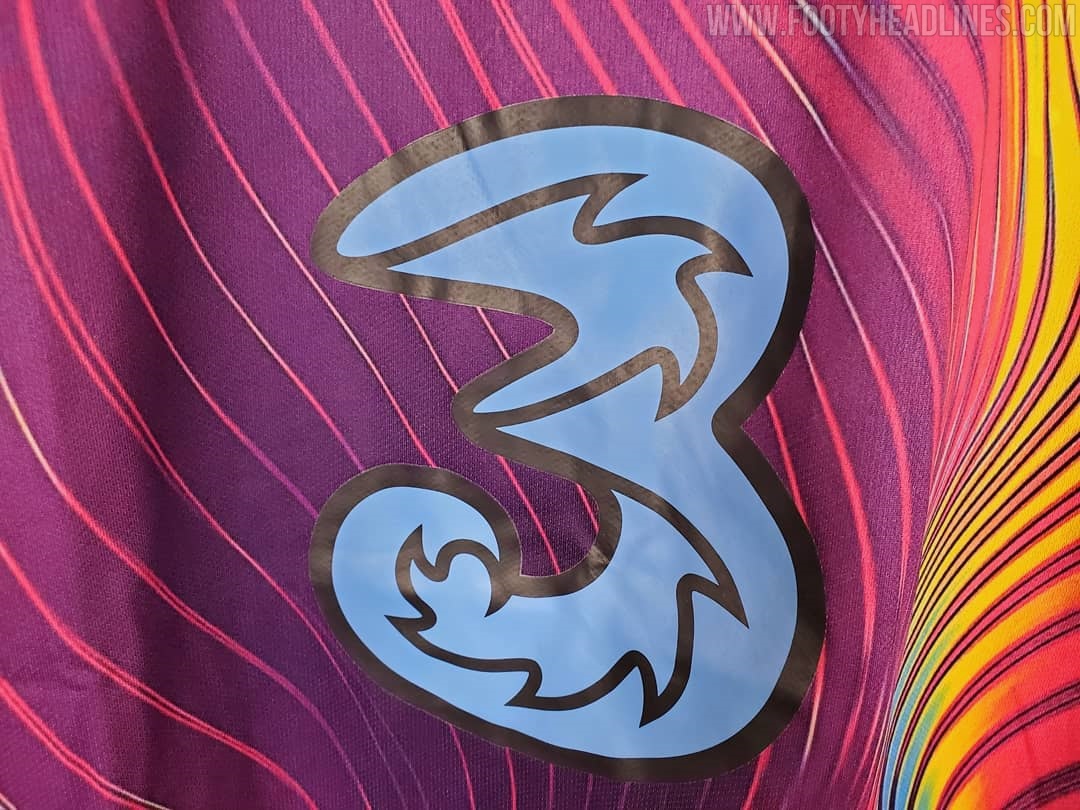 Highly Popular: Iridiscent Nike Chelsea Jersey - Fake Based On Concept ...