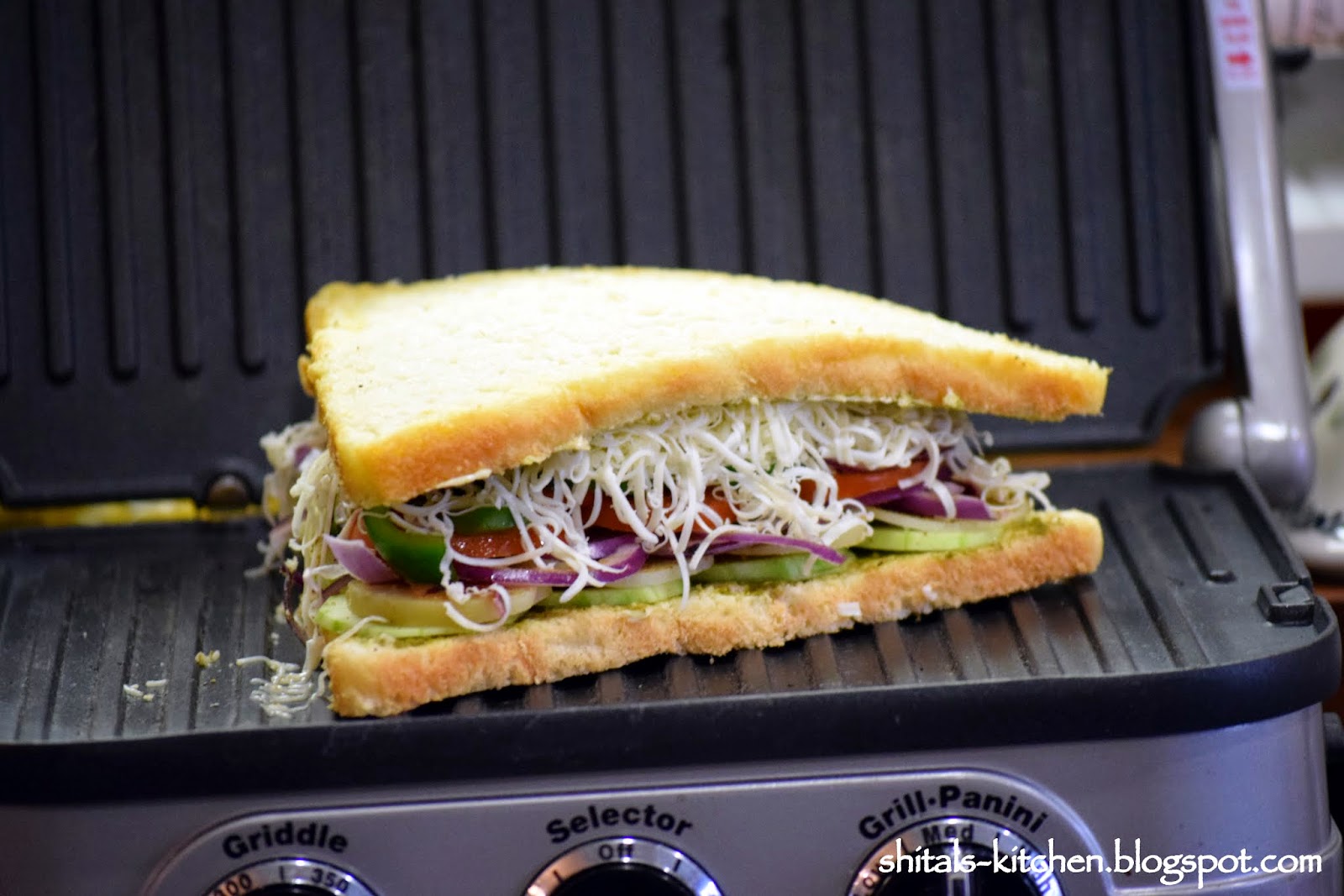 Shital's-Kitchen: Vegetable Cheese Grilled Sandwich