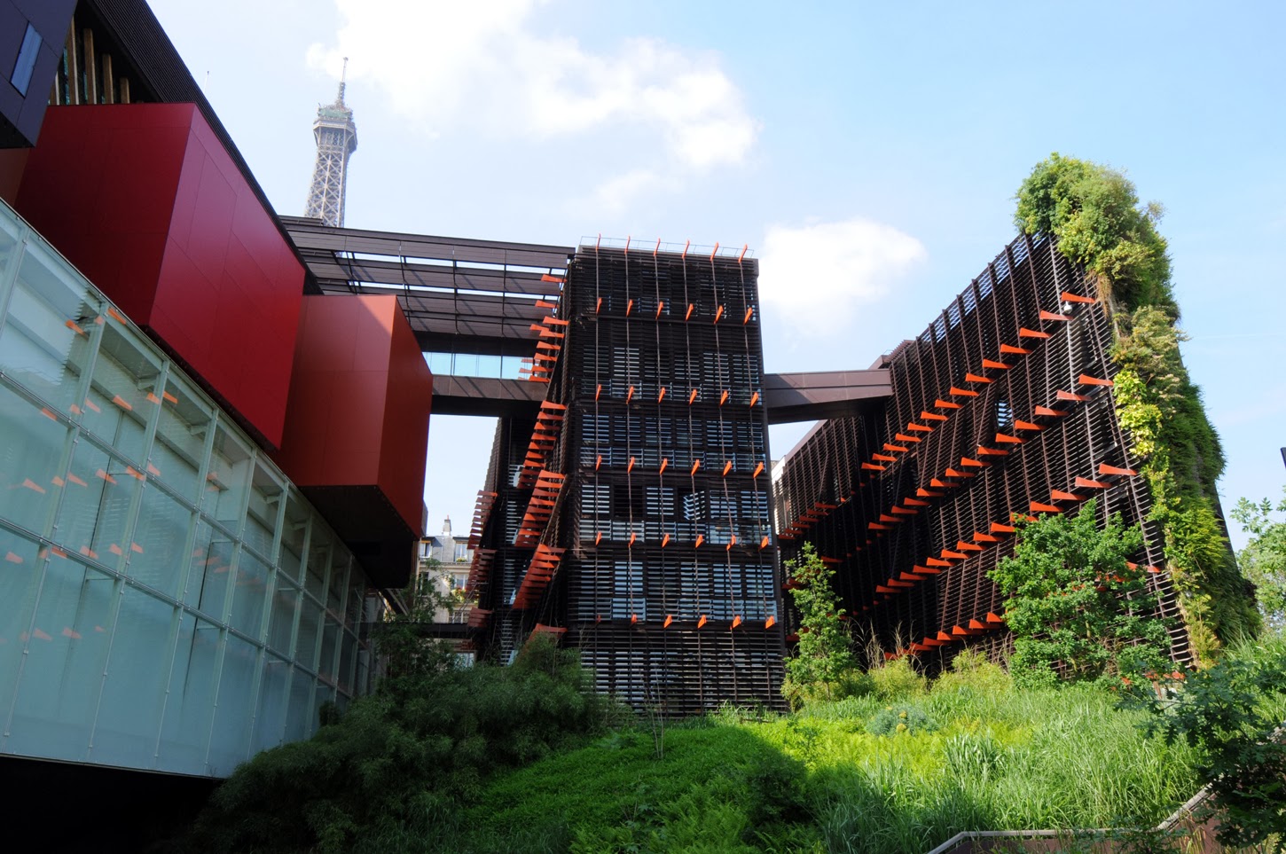 Around The World: Muzeum Quai Branly w Paryżu (Muse'e Du Quai Branly)