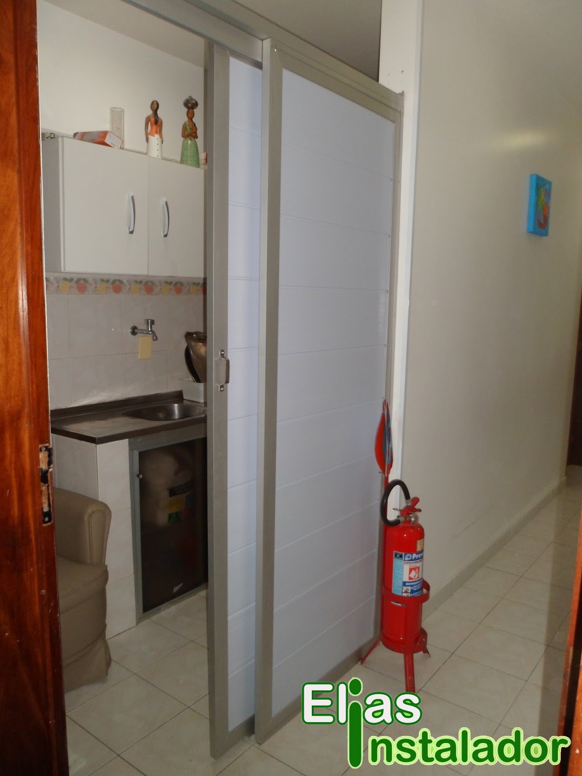 Elias Instalador: Divisória móvel de PVC em ambiente interno