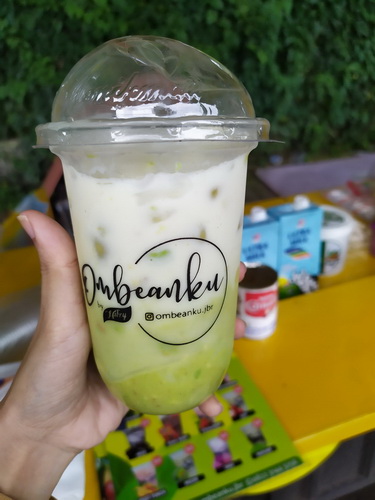 Es Alpukat Kocok — AINUN ISNAENI