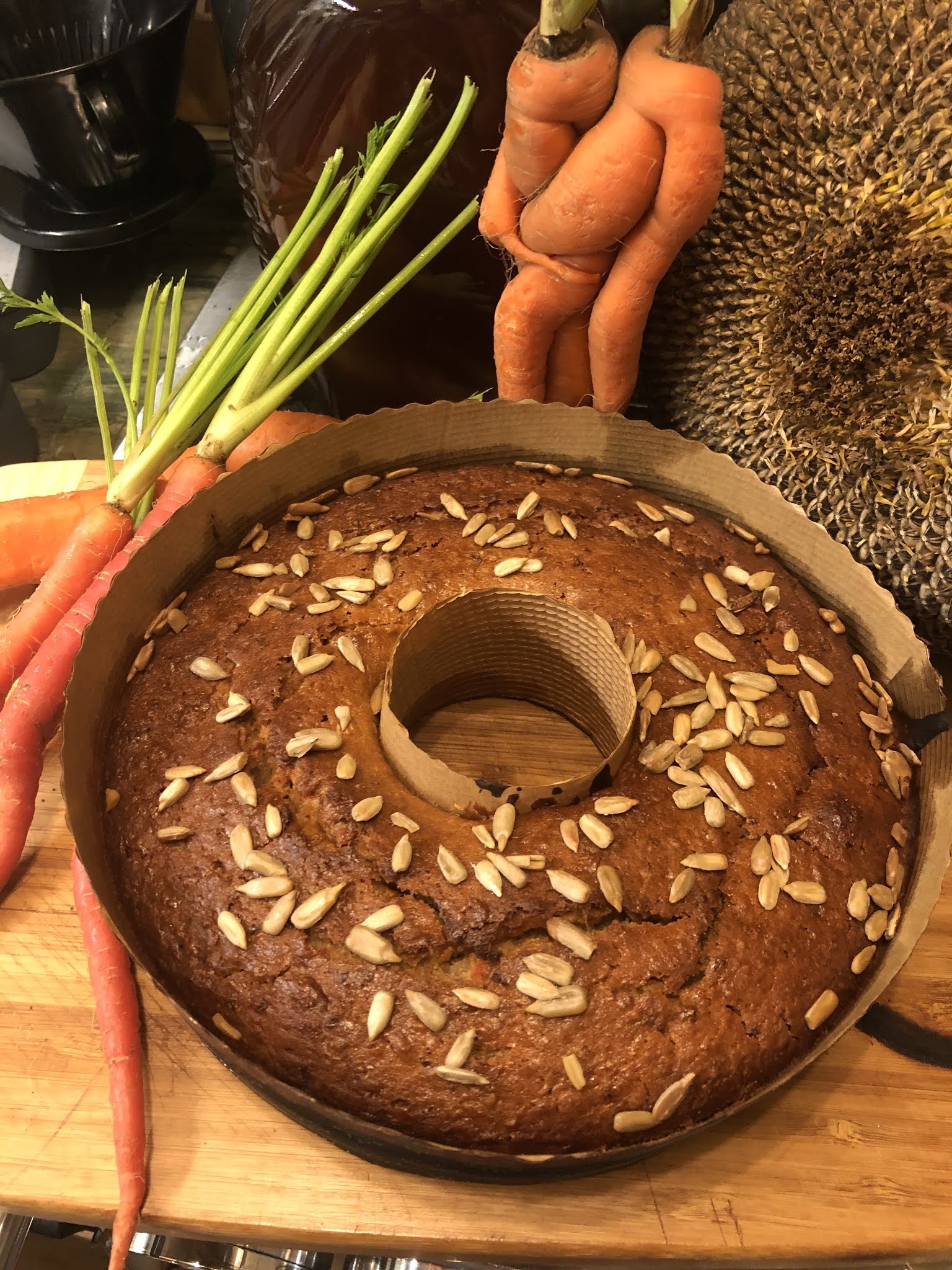 אין מױל ארײן: Sunny Honey Bunny Cake and Honey Cake Round-up