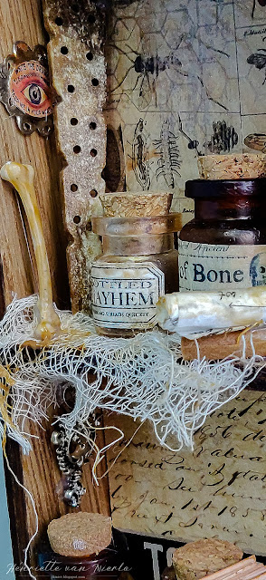 Miniature Apothecary - Henriëtte van Mierlo